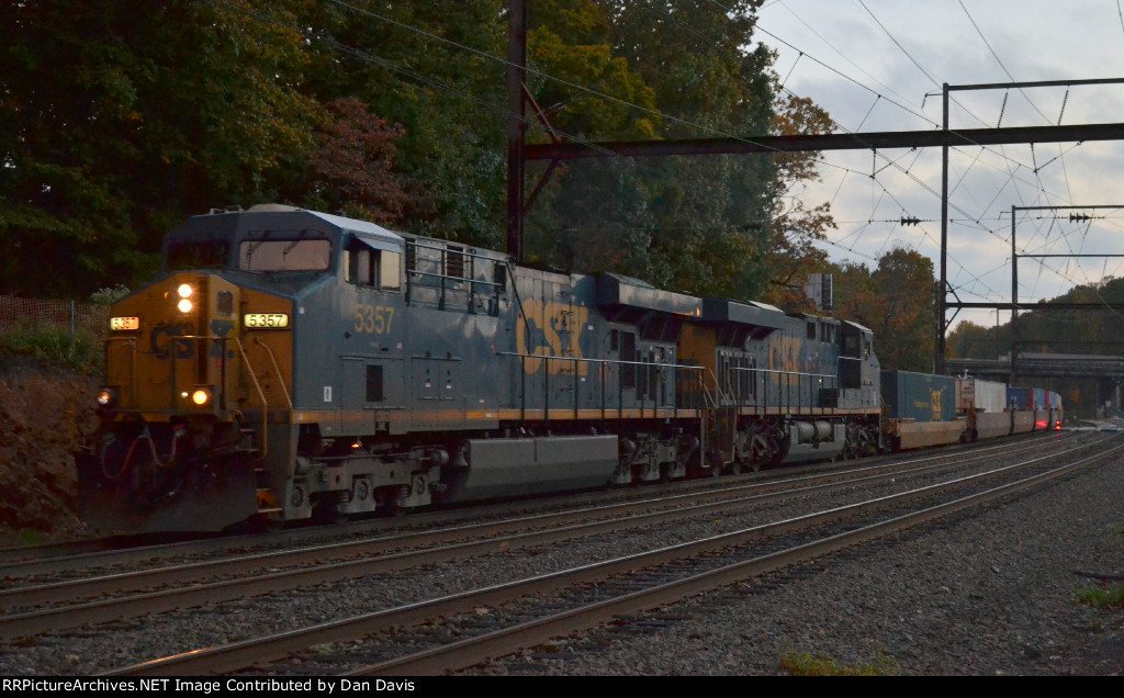 CSX ES40DC 5347 leads L034-18